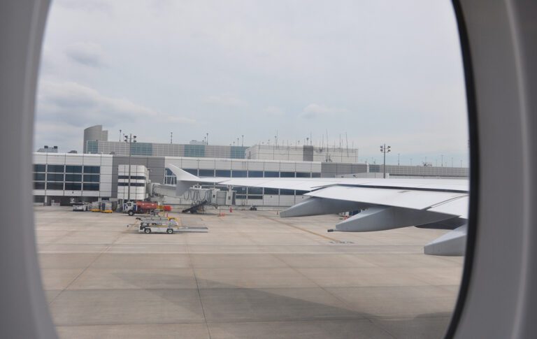 Fear of flying (Aerophobia): Causes, Symptoms, and Treatment